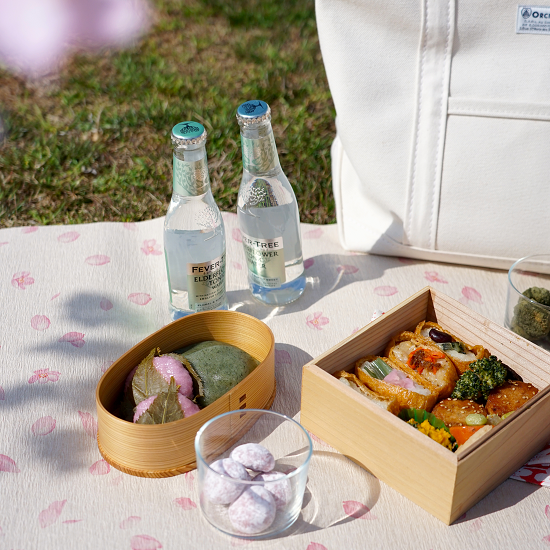 サクラ柄のピクニックラグでウェルビーイングな時間を。累計10万枚の再生紙レジャーシートから新デザインが発売開始 | PELP!